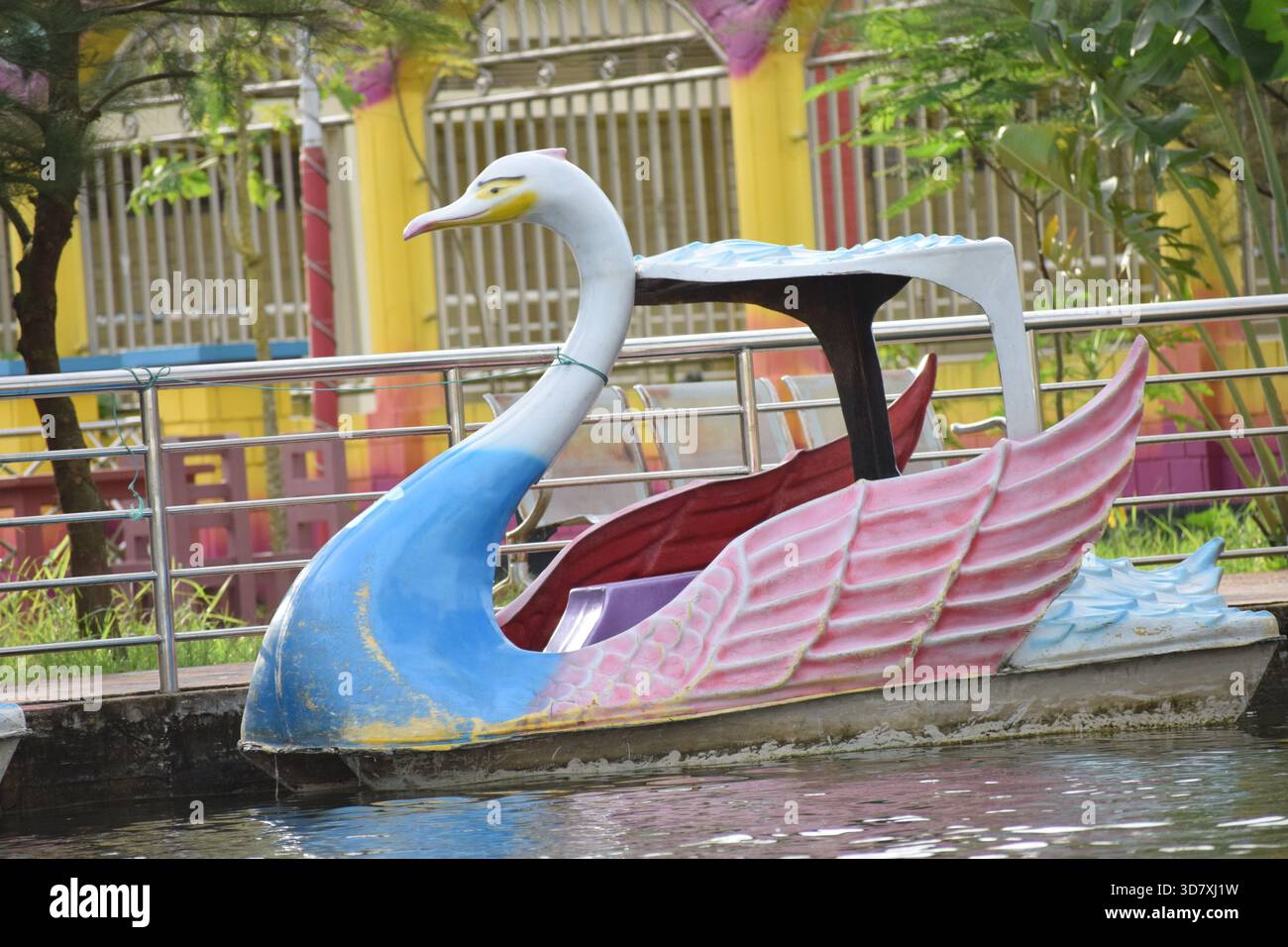 Swan boat adventure hi-res stock photography and images - Alamy