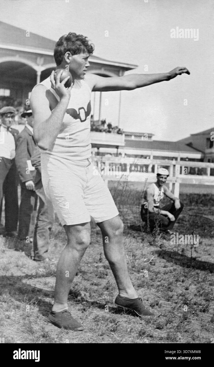 Full length fashion shot Black and White Stock Photos & Images - Alamy