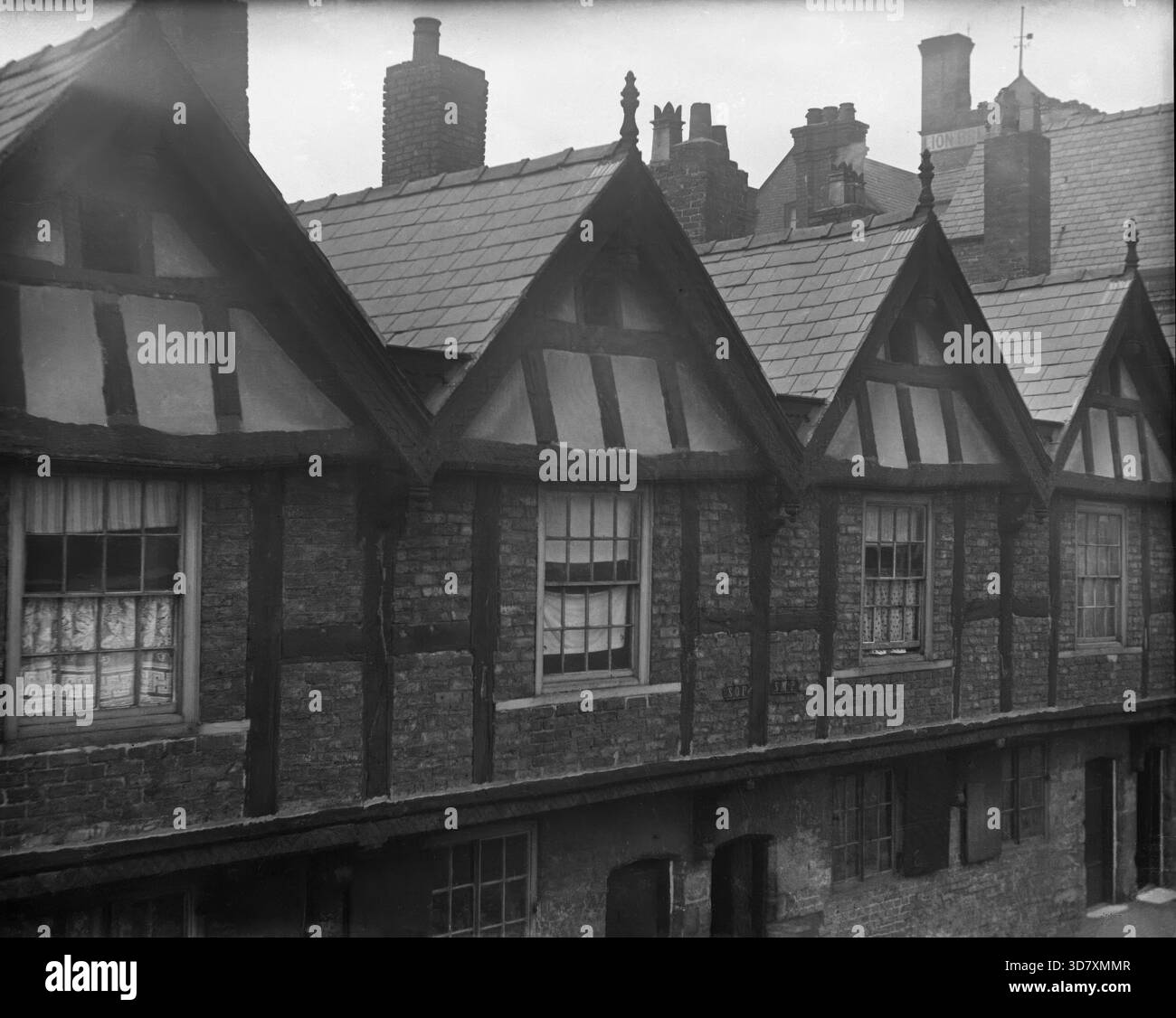 Tudor house detail Black and White Stock Photos & Images - Alamy