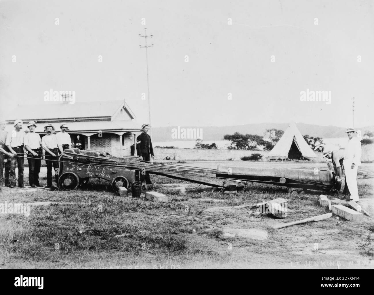 Students on the Long Course at the NSW School of Gunnery Middle Head ...