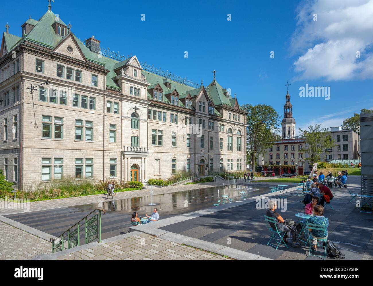 Hotel al fresco sidewalk outside tables hi-res stock photography and ...