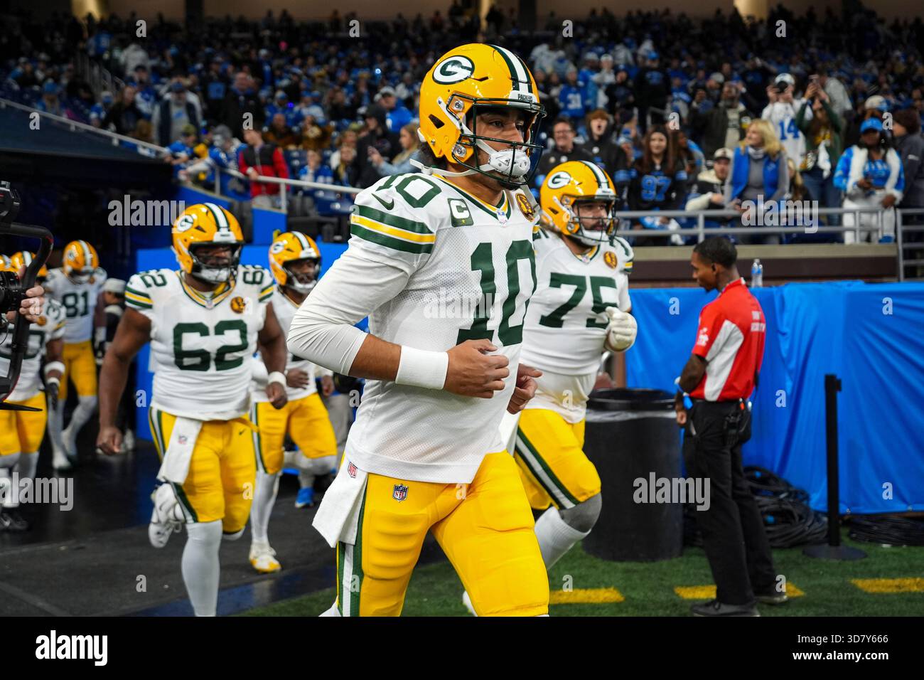 Green Bay Packers quarterback Jordan Love (10) takes the field before ...