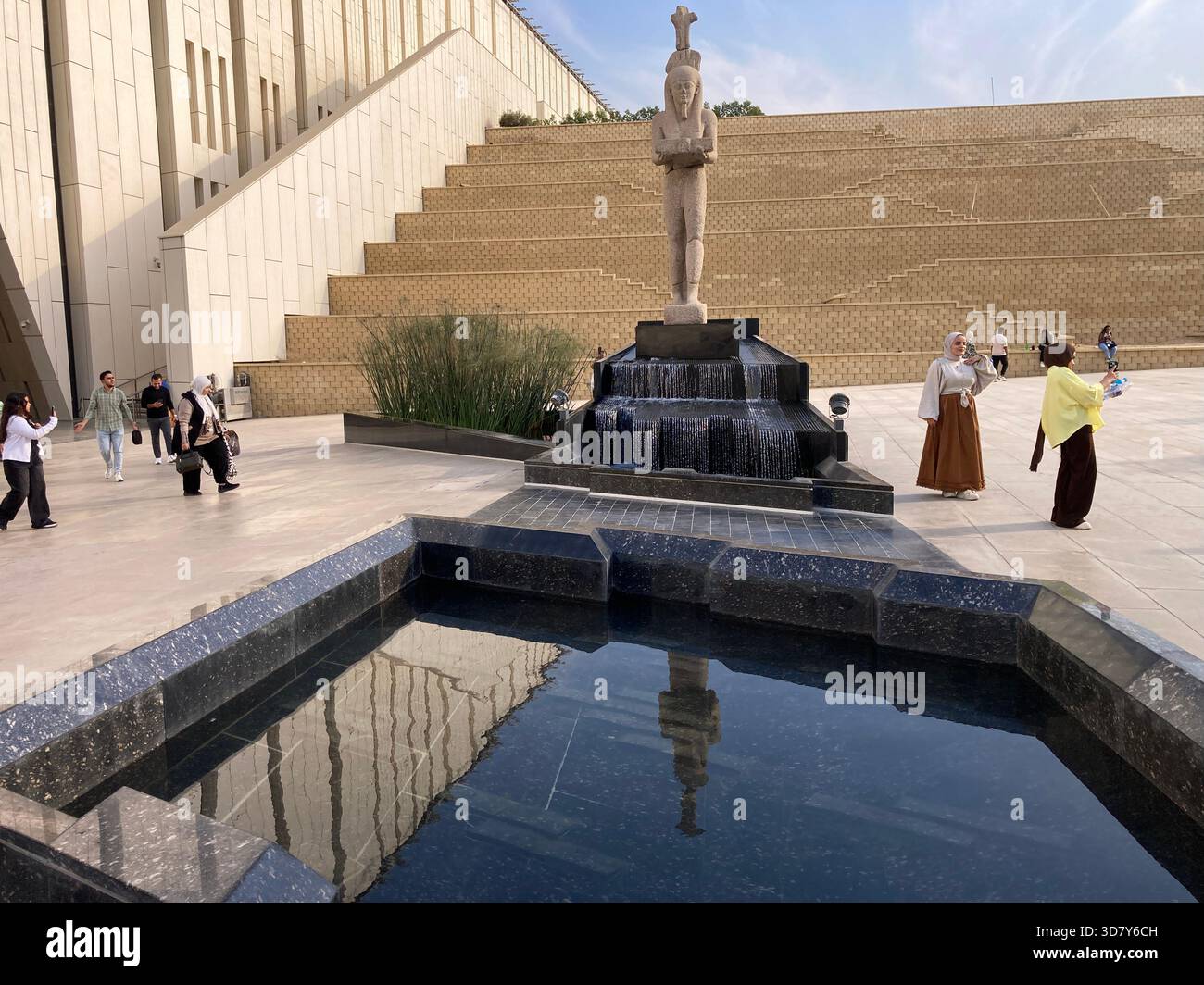 Grand egyptian museum boat of khufu hi-res stock photography and images ...