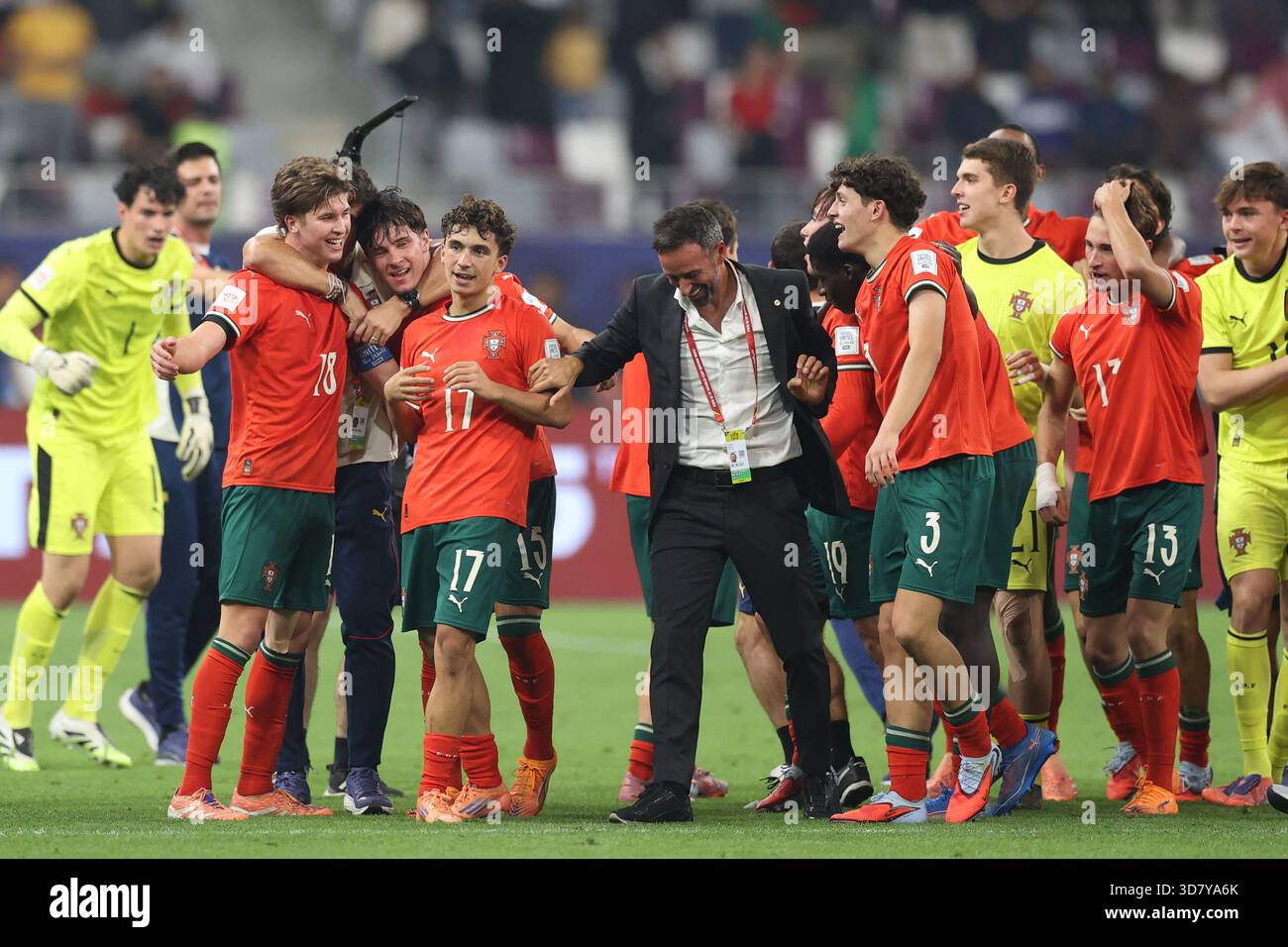 Portugal's players celebrate after winning the FIFA U17 World Cup final ...