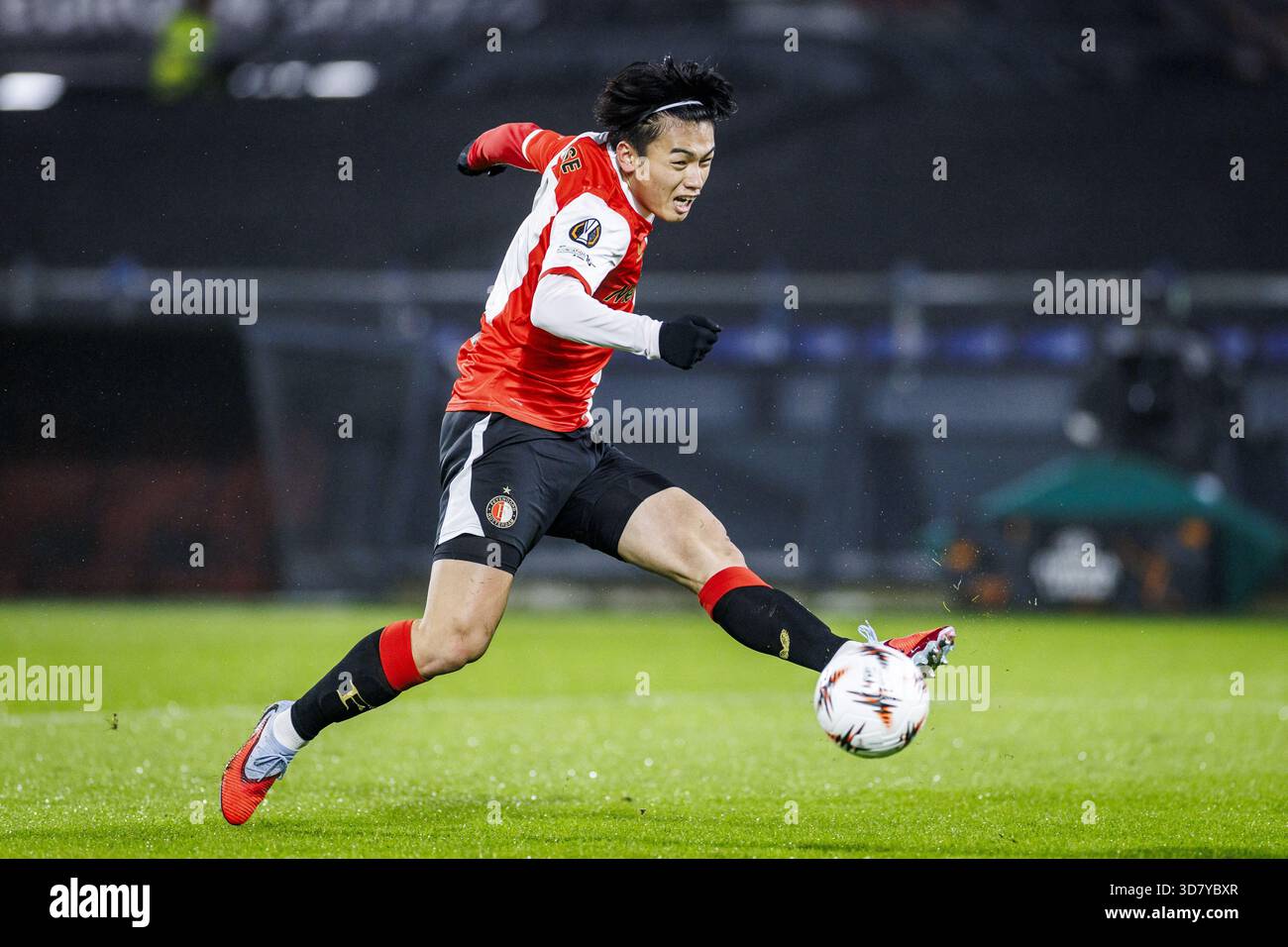 ROTTERDAM - Ayase Ueda of Feyenoord scores the opening goal during the ...