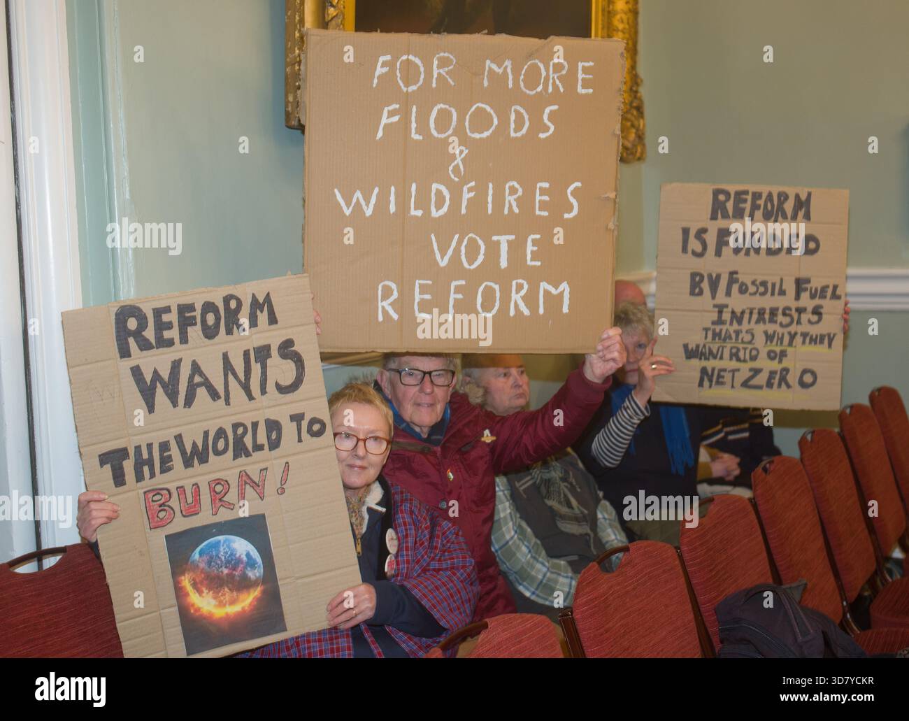 King's Lynn, Norfolk,UK, 27/11/2025. Protestors inside & outside King's ...