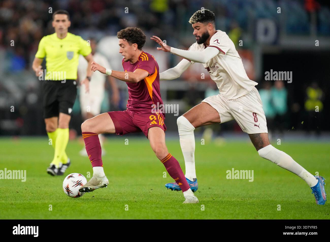 Roma's Neil El Aynaoui, left, and Midtjylland's Philip Billing ...