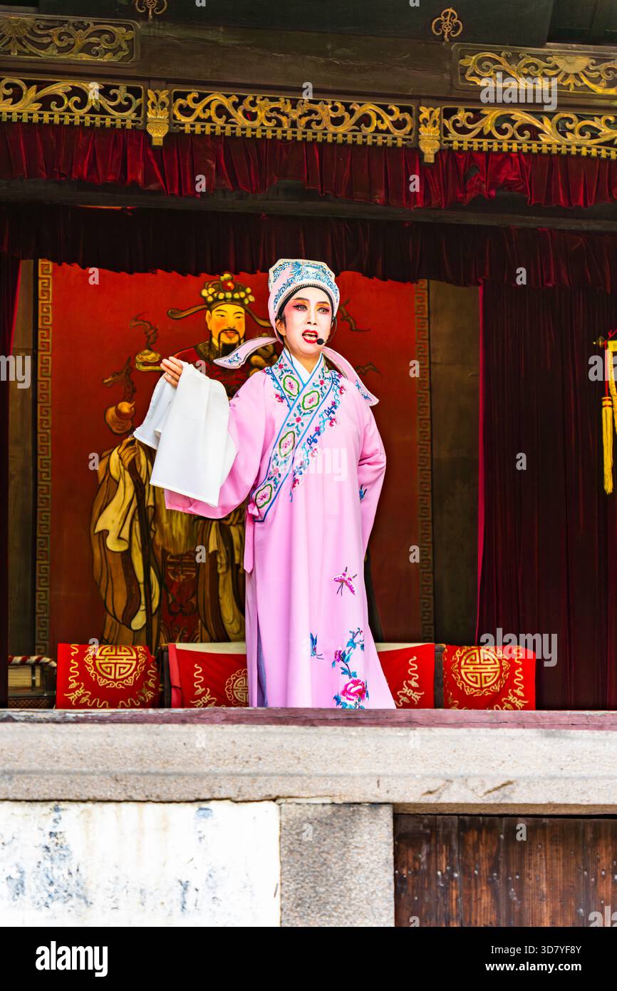 Female opera singer performs hi-res stock photography and images - Alamy