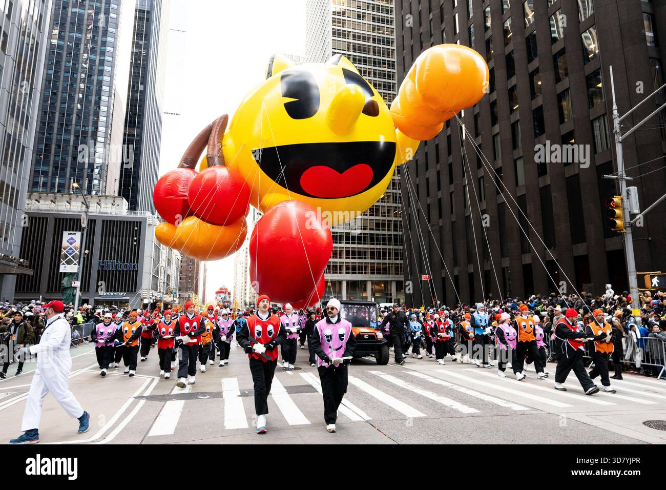 The PAC-MAN balloon on Sixth Avenue at the Macy's Thanksgiving Day ...