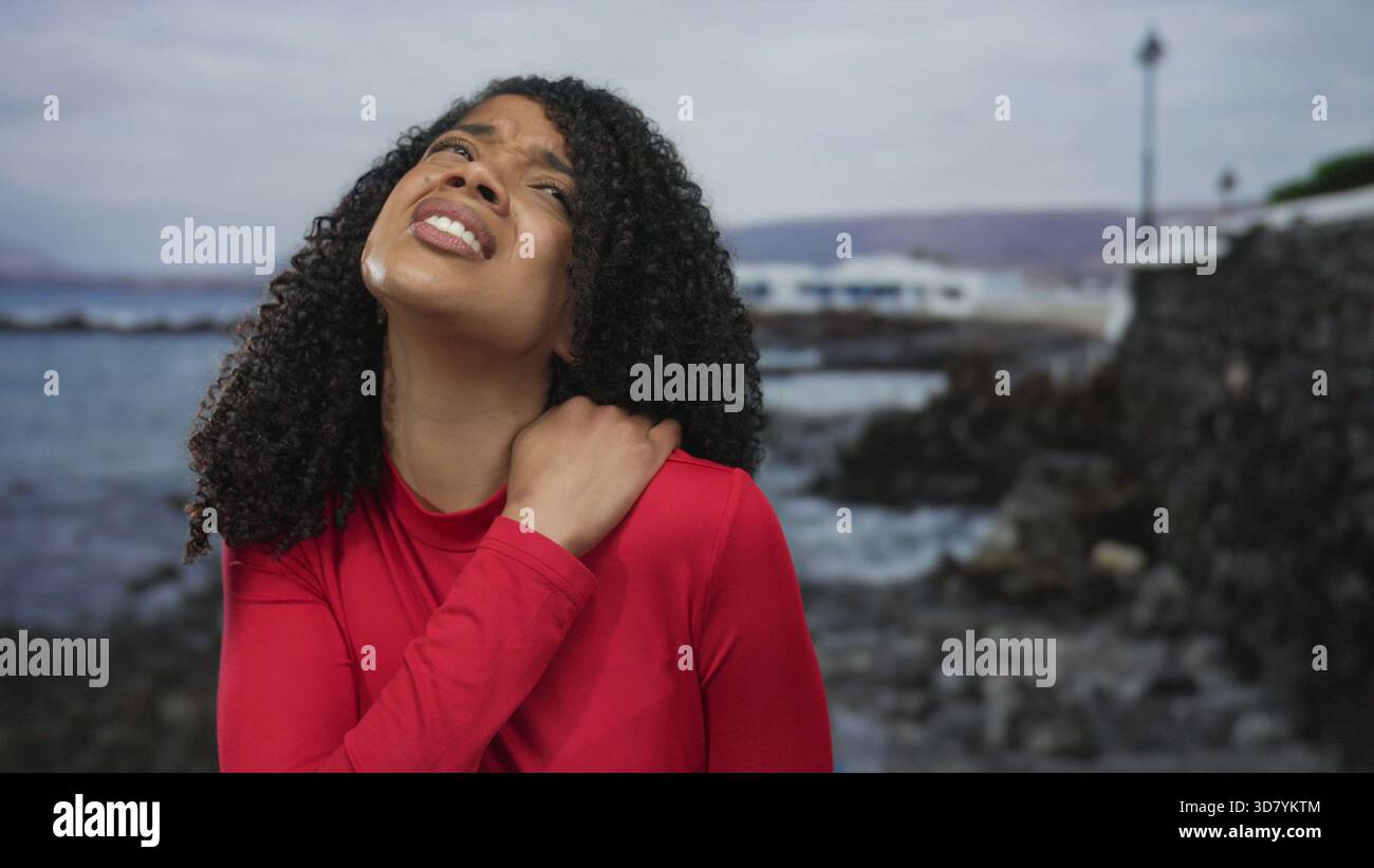 Woman clutching neck tilting head hi-res stock photography and images ...