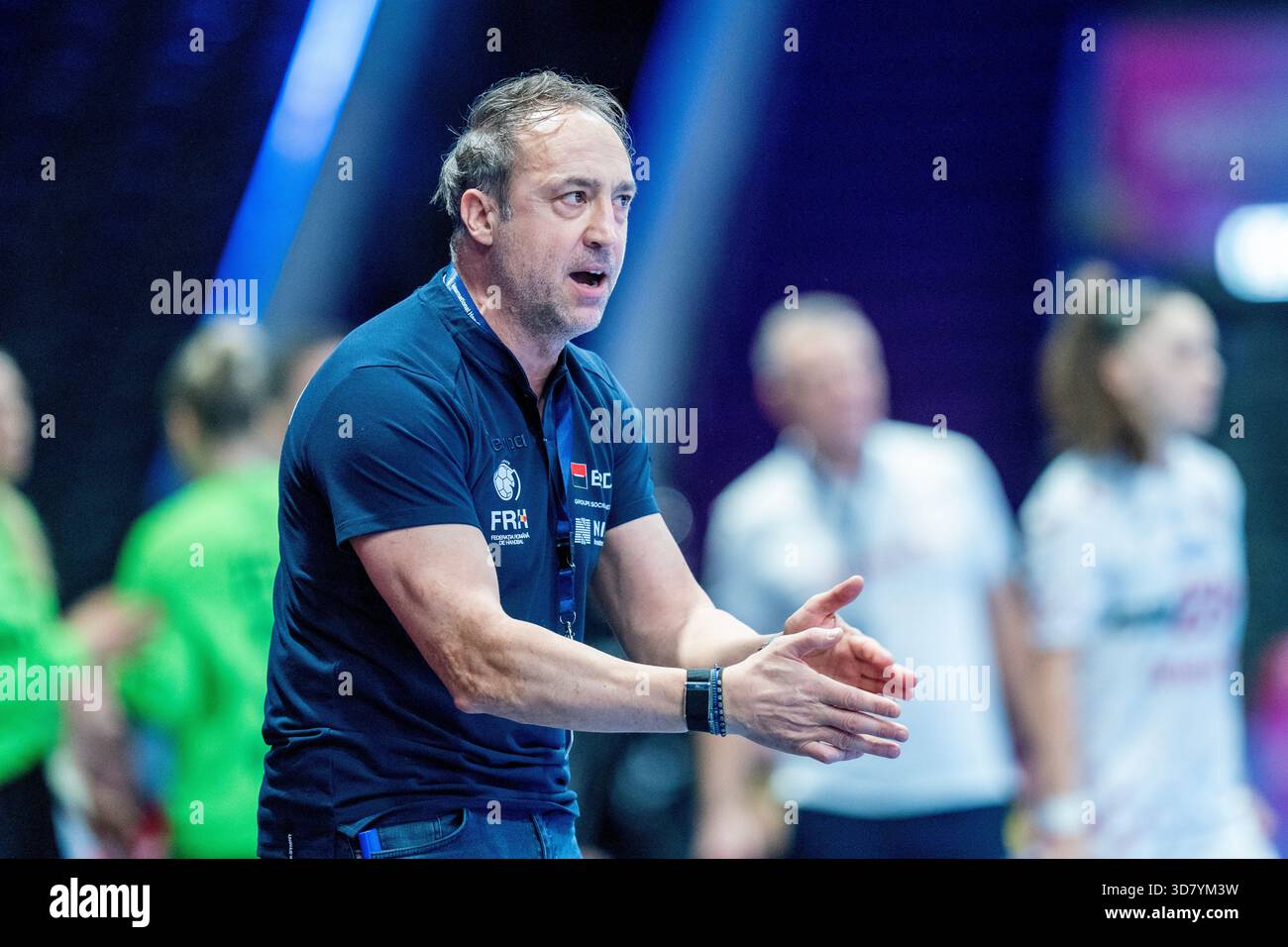 ROTTERDAM, NETHERLANDS - NOVEMBER 27: coach Ovidiu-Mihai Mihaila of ...