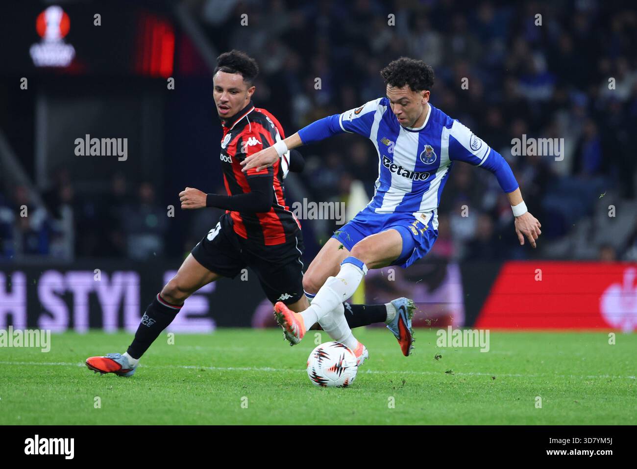 Porto's Pepe controls the ball next to Nice's Jeremie Boga, left ...