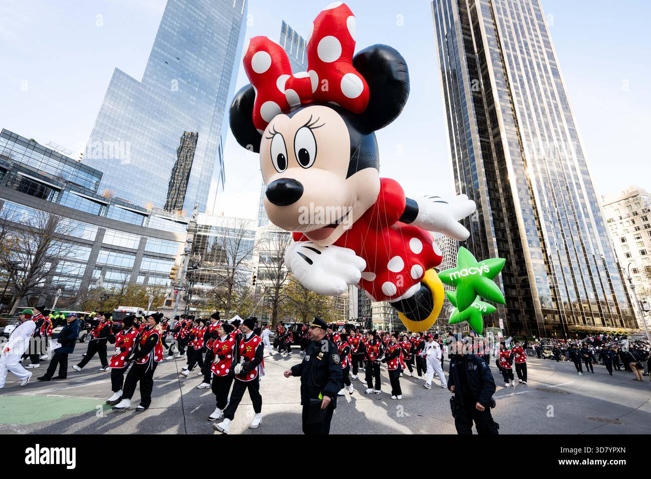 The Minnie Mouse balloon at Columbus Circle at the Macy's Thanksgiving ...