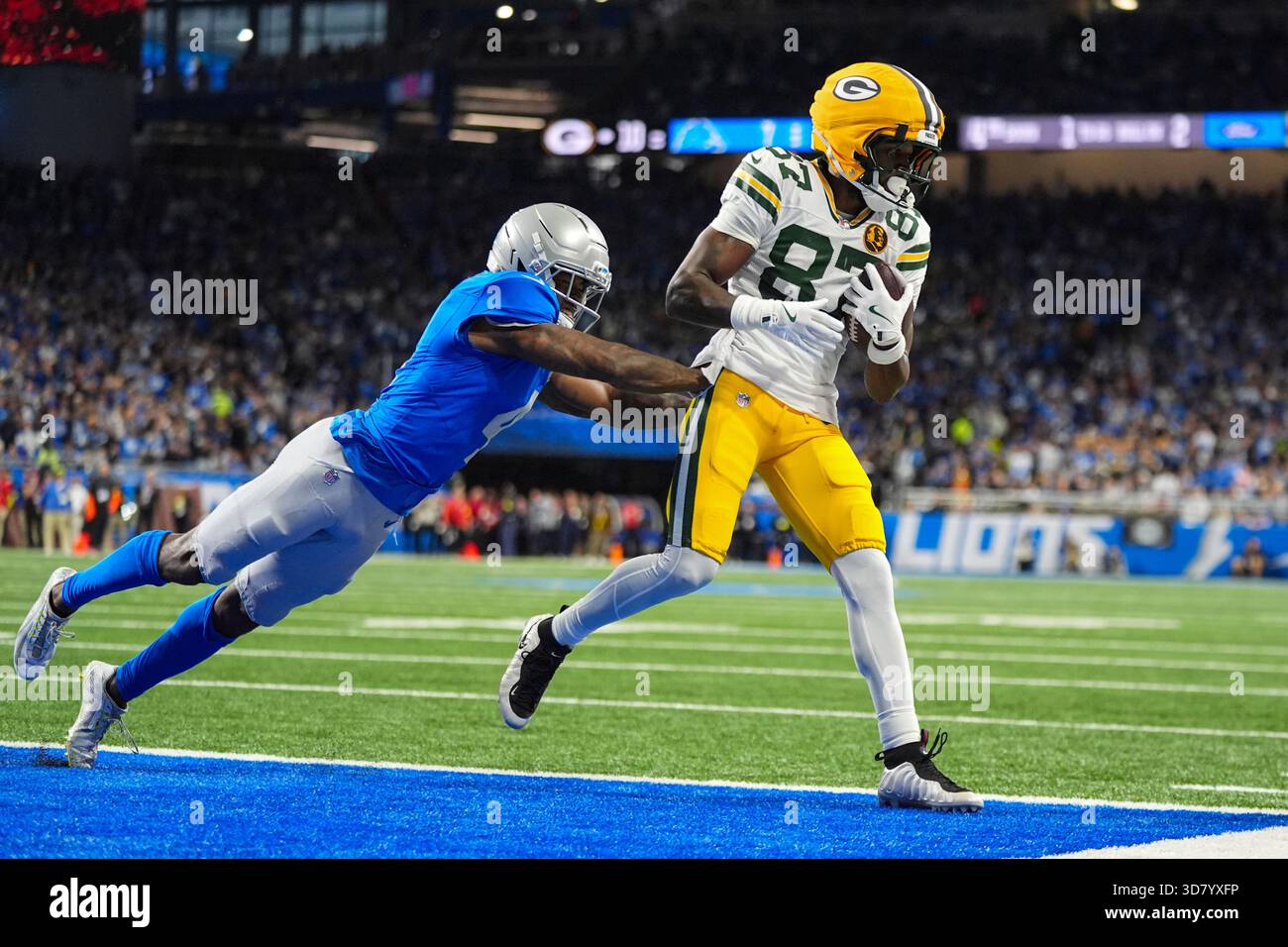 Green Bay Packers wide receiver Romeo Doubs (87) makes a catch in front ...