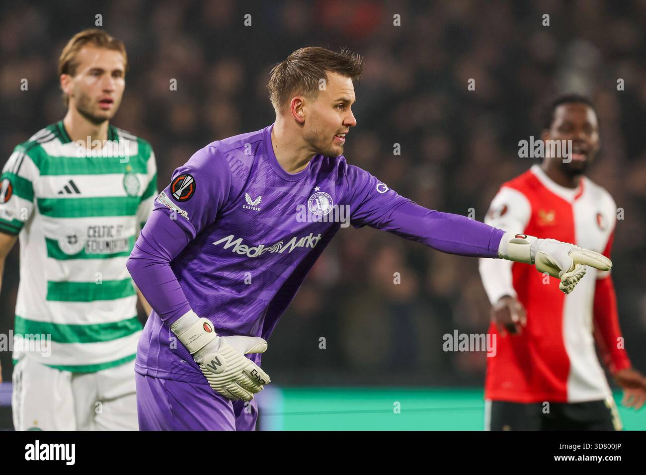 ROTTERDAM, NETHERLANDS - NOVEMBER 27: Goalkeeper Timon Wellenreuther of ...