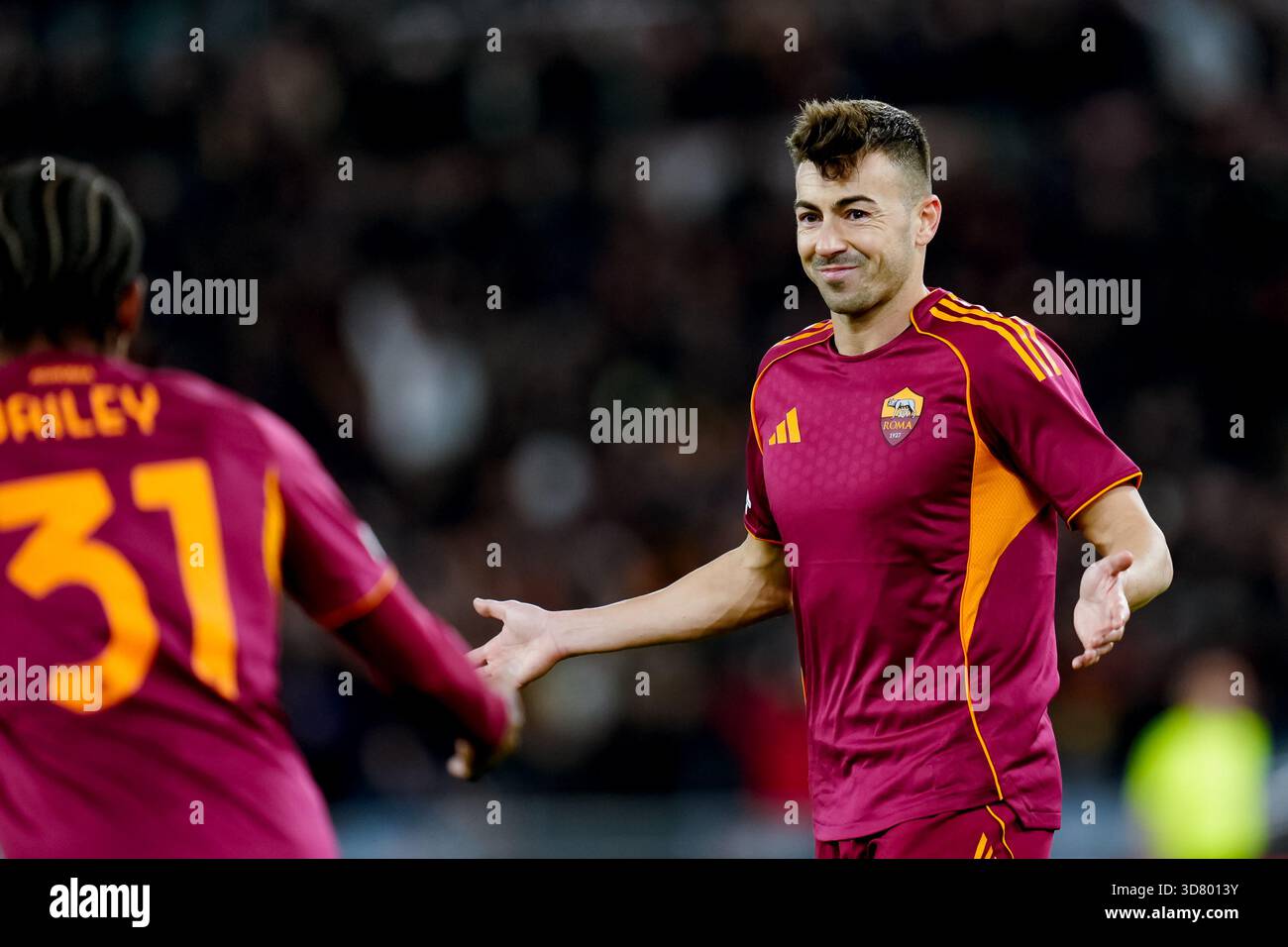 Stephan El Shaarawy of AS Roma celebrates with Leon Bailey after ...
