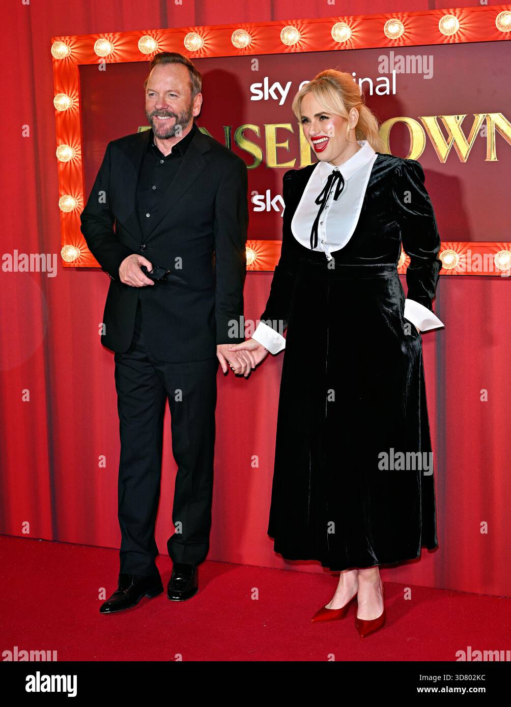 London, England, 26 November 2025: Kiefer Sutherland, Rebel Wilson at ...