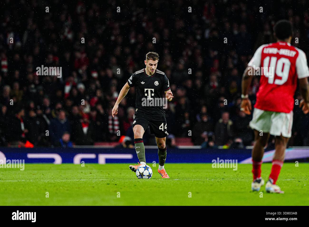 Josip Stanisic (FC Bayern Muenchen, #44) ENG, FC Arsenal vs. FC Bayern ...