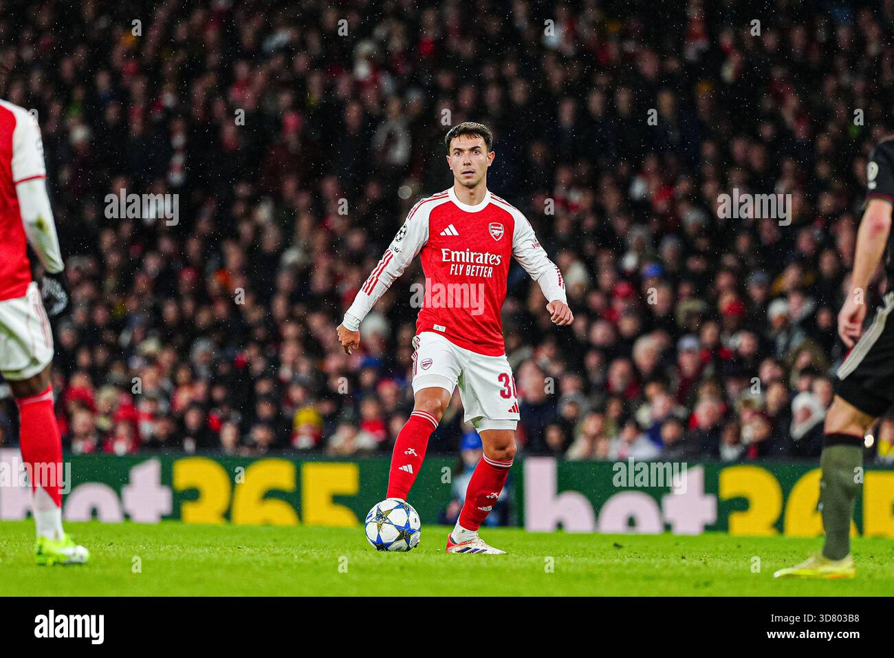 Martin Zubimendi (FC Arsenal, #36) ENG, FC Arsenal vs. FC Bayern ...