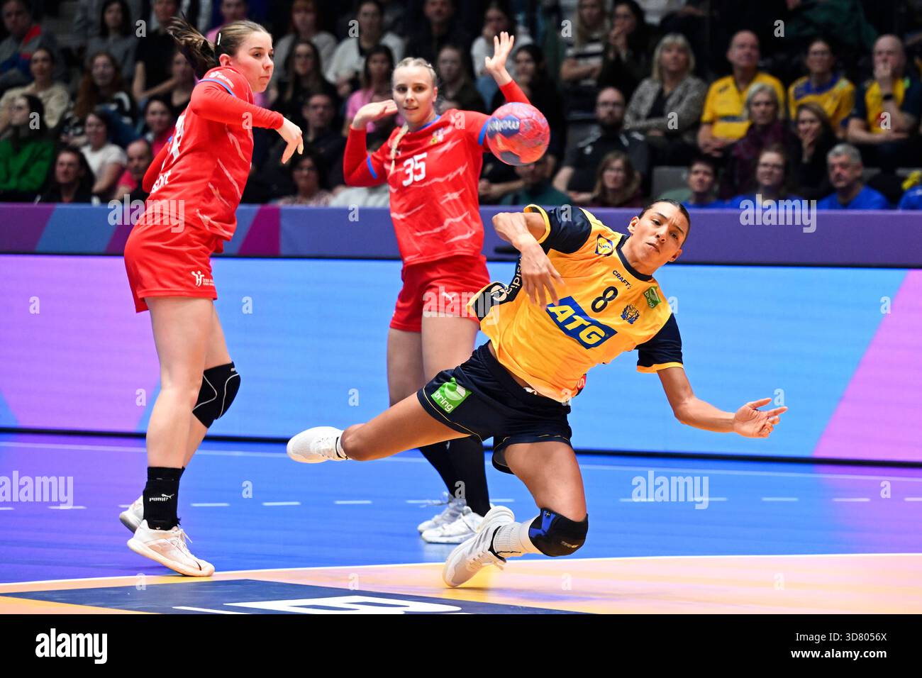 STUTTGART, GERMANY 20251127Sweden's Jamina Roberts against the Czech ...