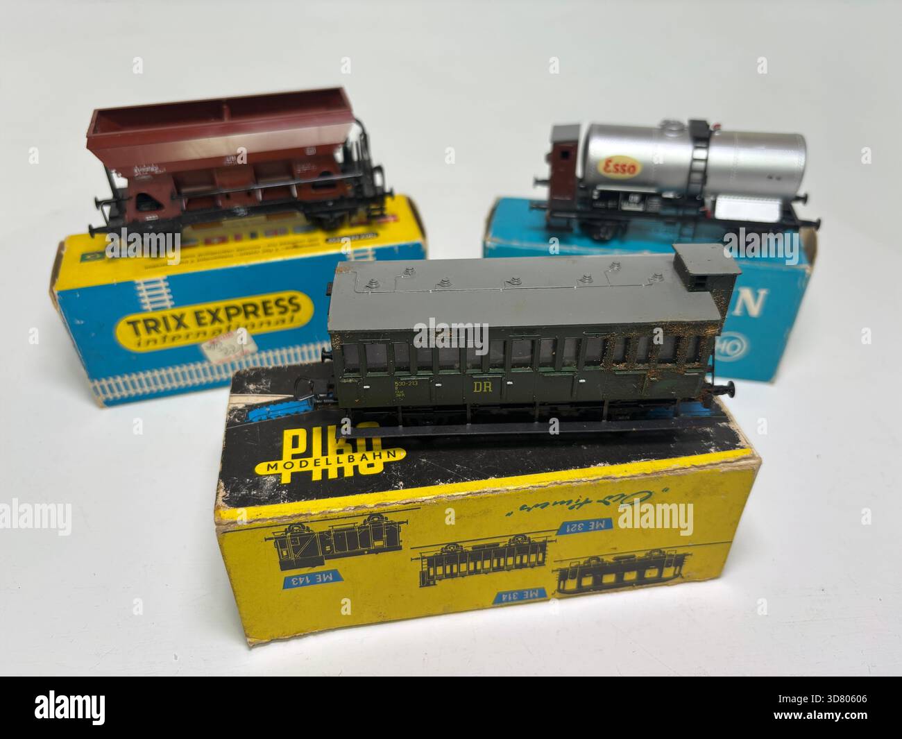Vintage HO scale model railway freight wagons by German makers ...