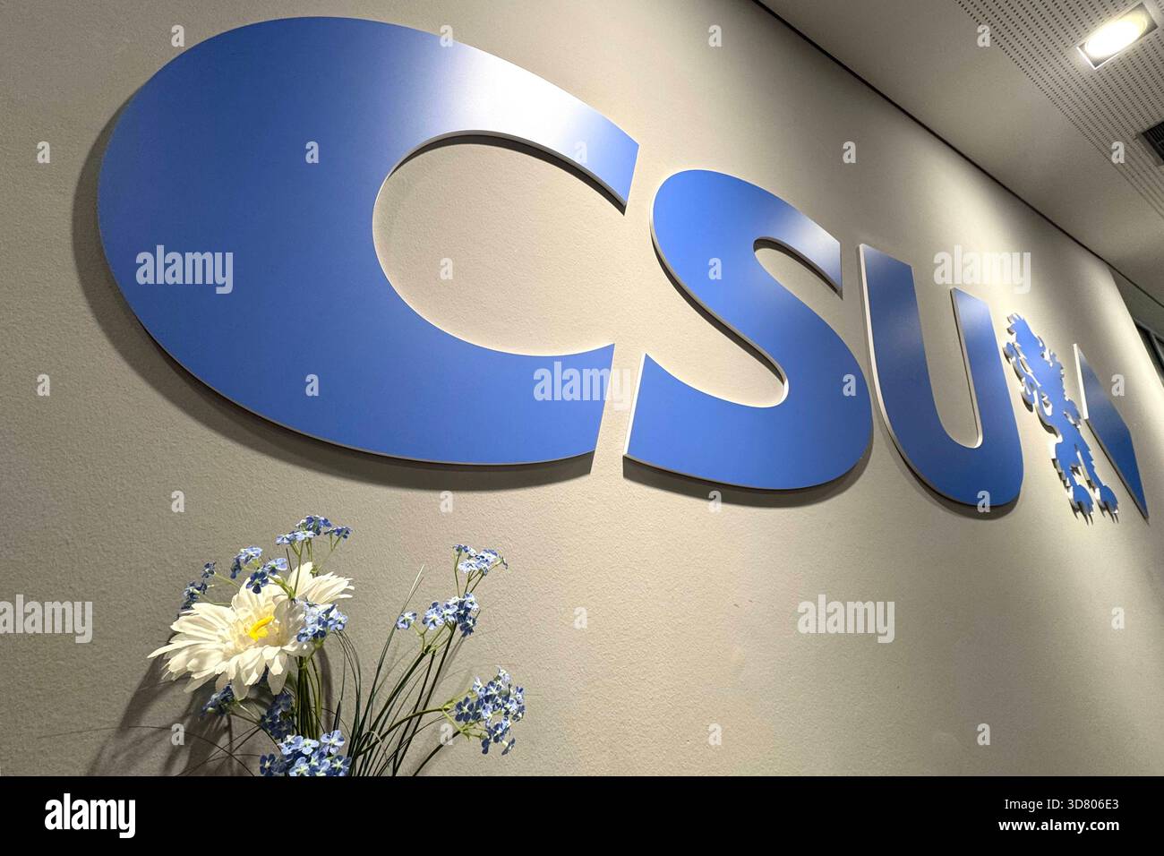 CSU Logo in der CSU Landesleitung in Muenchen *** CSU logo at the CSU ...