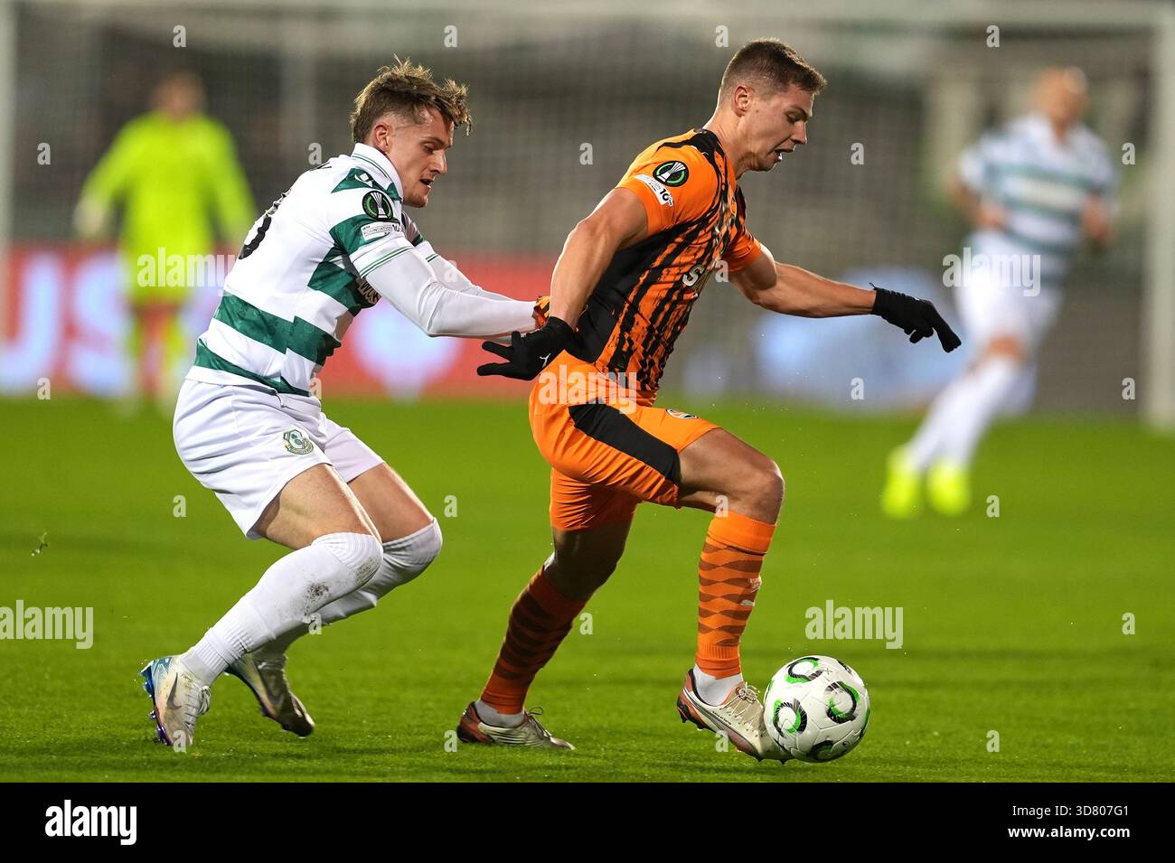 Shamrock Rovers' John McGovern (left) and Shakhtar's Valeriy Bondar ...