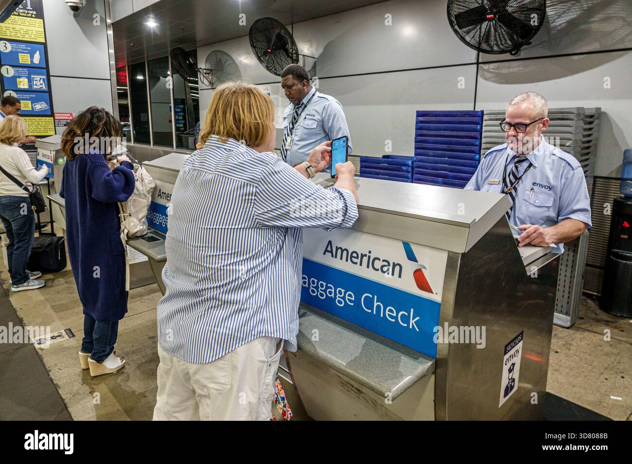 American airlines curbside baggage check hi-res stock photography and ...