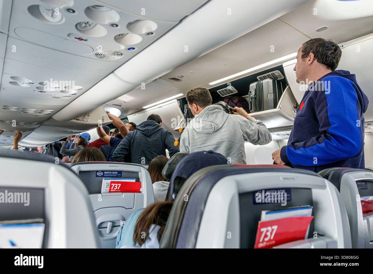 Pedestrians walking aisle retrieving carry on hi-res stock photography ...