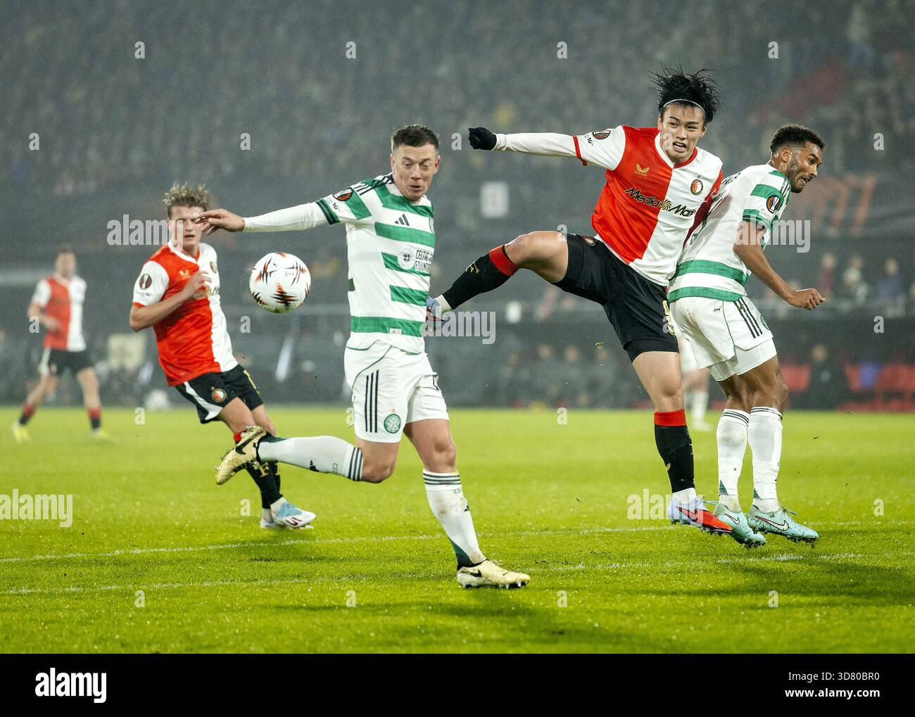 ROTTERDAM - (l-r) Colby Donovan of Celtic FC and Ayase Ueda of ...
