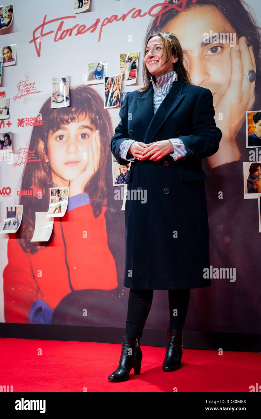 Olaya Caldera attends to 'Flores para Antonio' Premiere at Callao ...