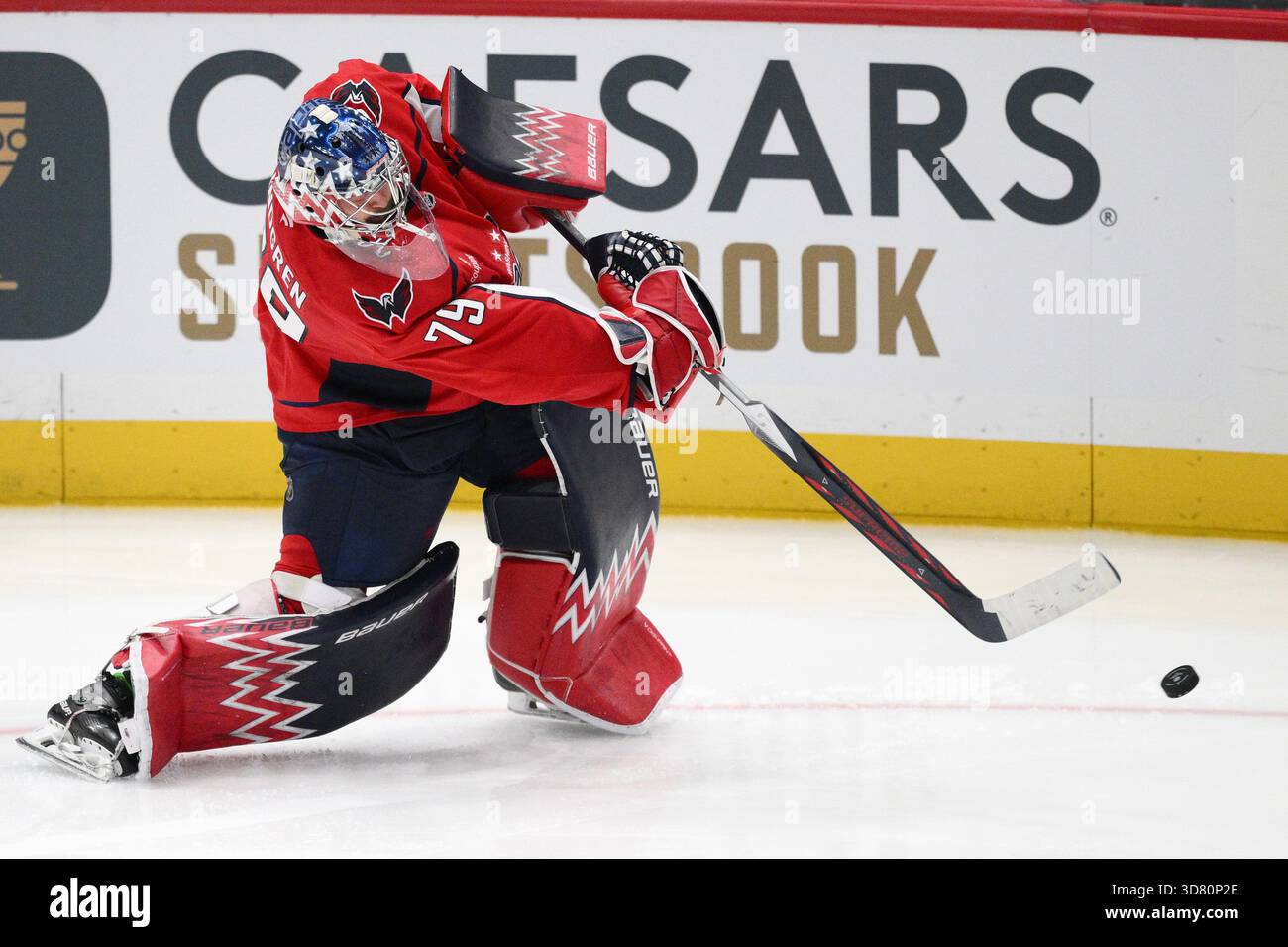 Washington Capitals goaltender Charlie Lindgren (79) in action during ...
