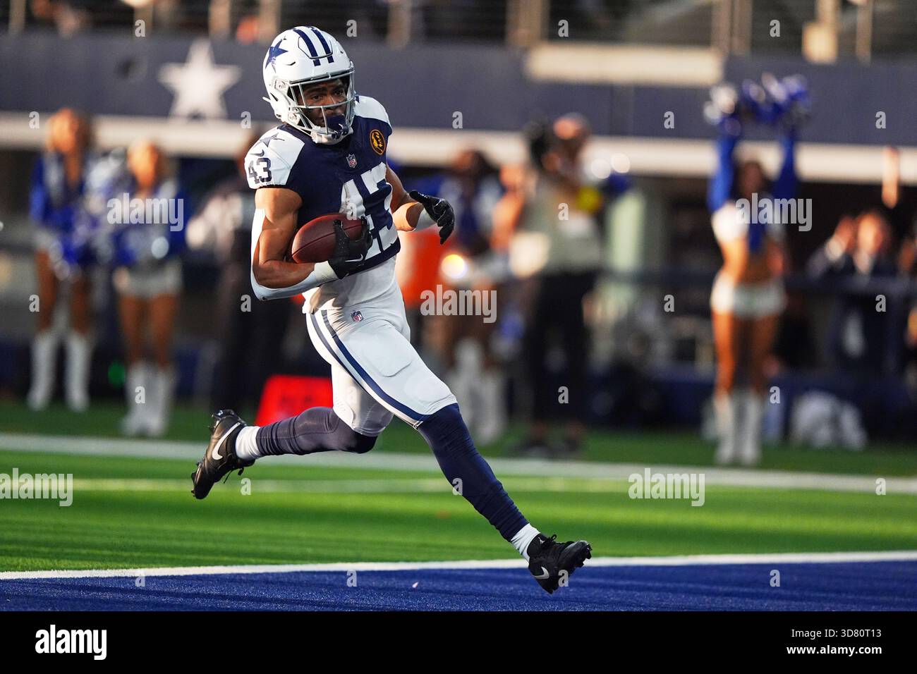 Dallas Cowboys running back Malik Davis scores on a touchdown run ...