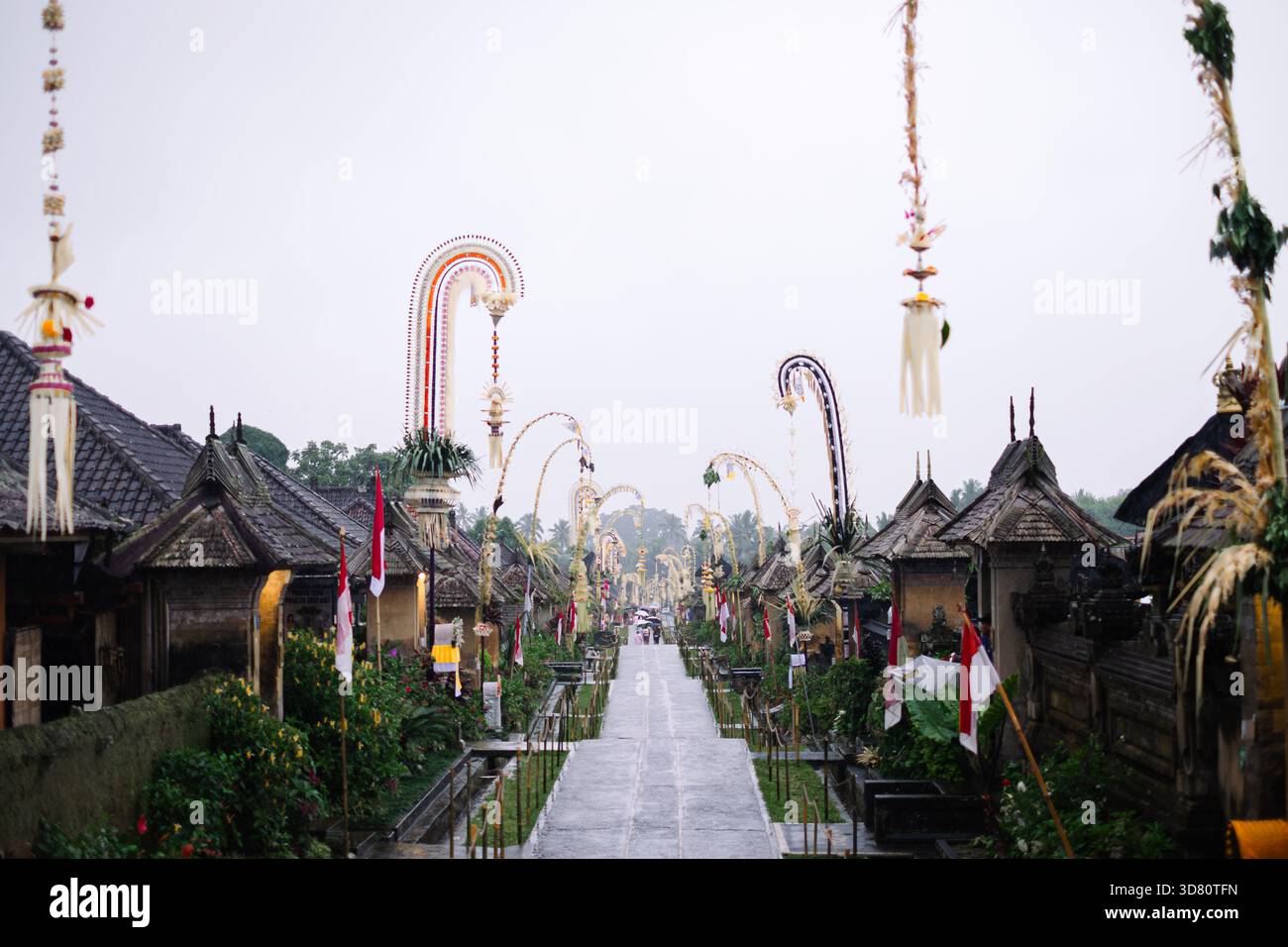 Long straight concrete walkway hi-res stock photography and images - Alamy