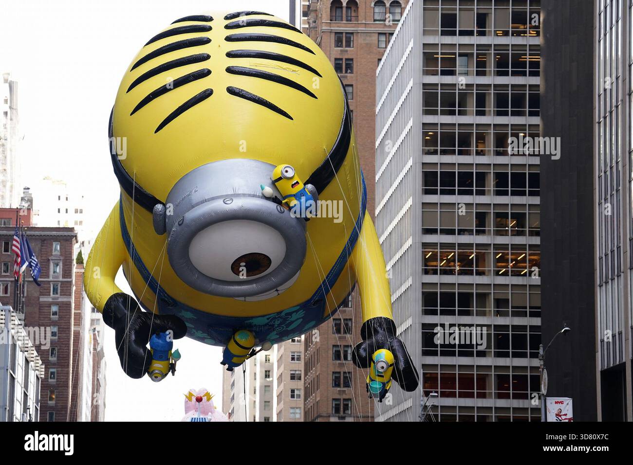 Stuart the Minion, Balloon out and about for Macy's Thanksgiving Day ...