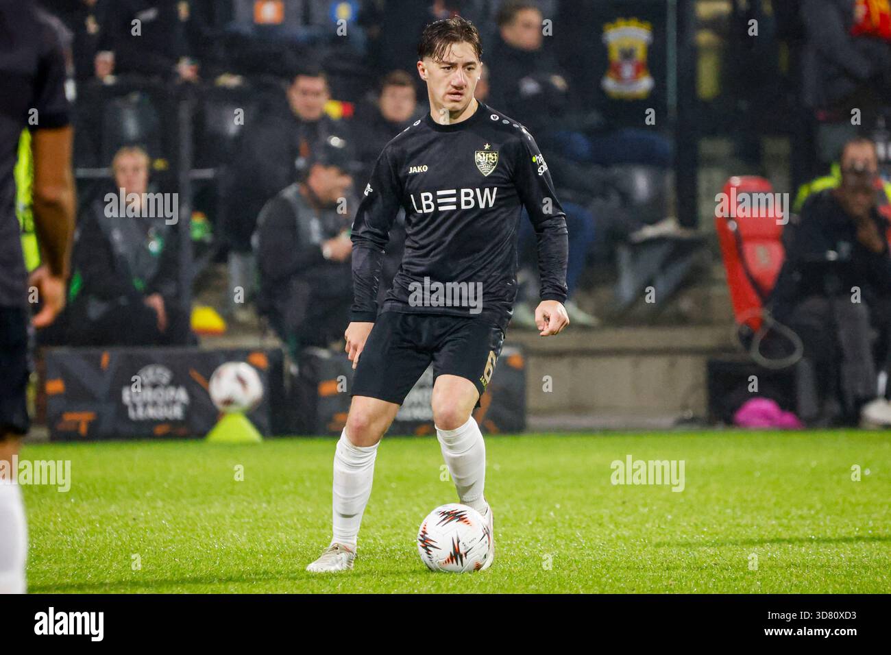 Angelo Stiller of VfB Stuttgart dribbles with the ball during the Dutch ...