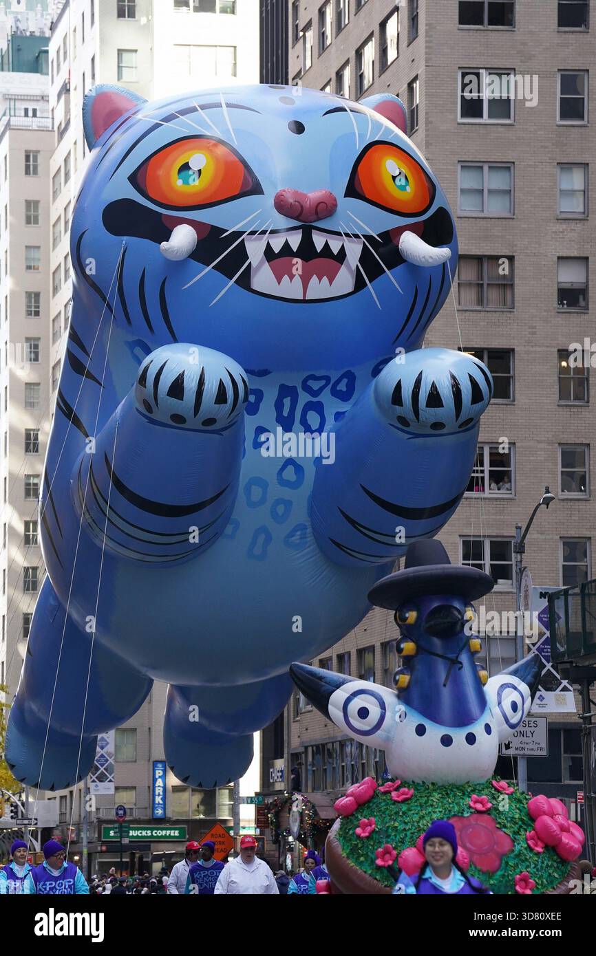 Derpy Tiger, Balloon out and about for Macy's Thanksgiving Day Parade ...