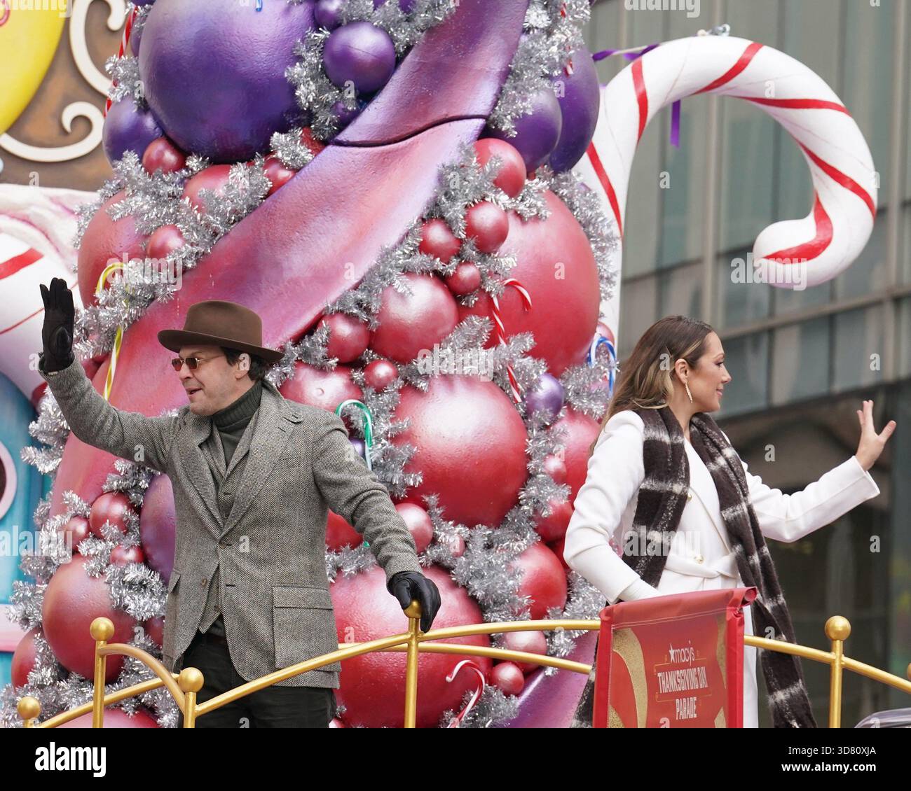 Gavin DeGraw, Colbie Caillat out and about for Macy's Thanksgiving Day ...