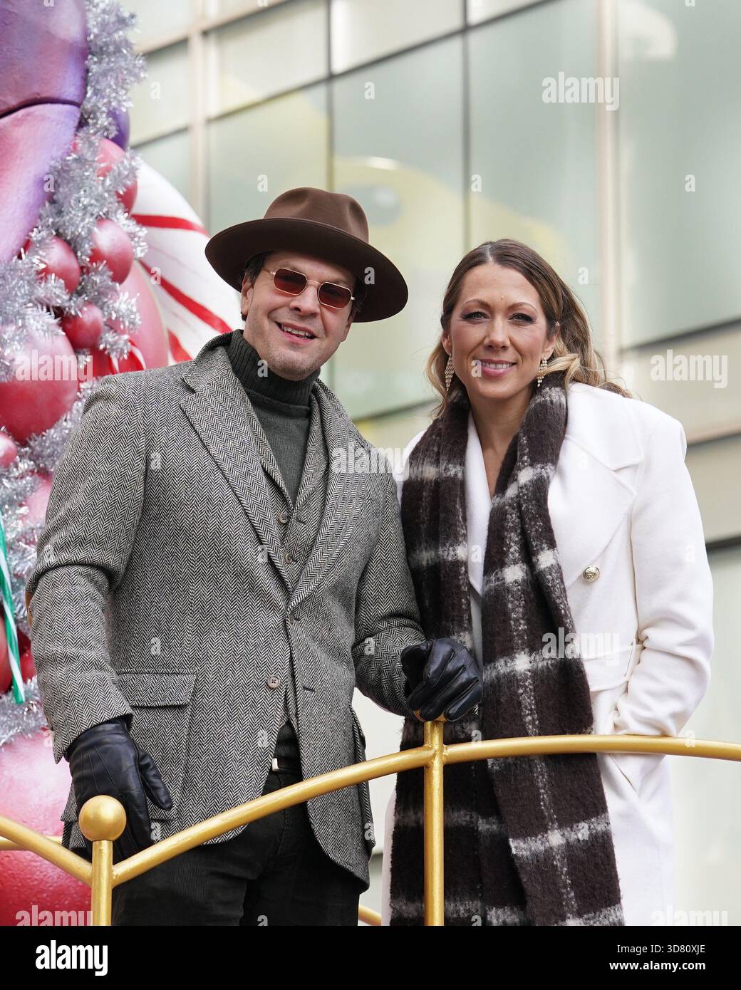 Gavin DeGraw, Colbie Caillat out and about for Macy's Thanksgiving Day ...