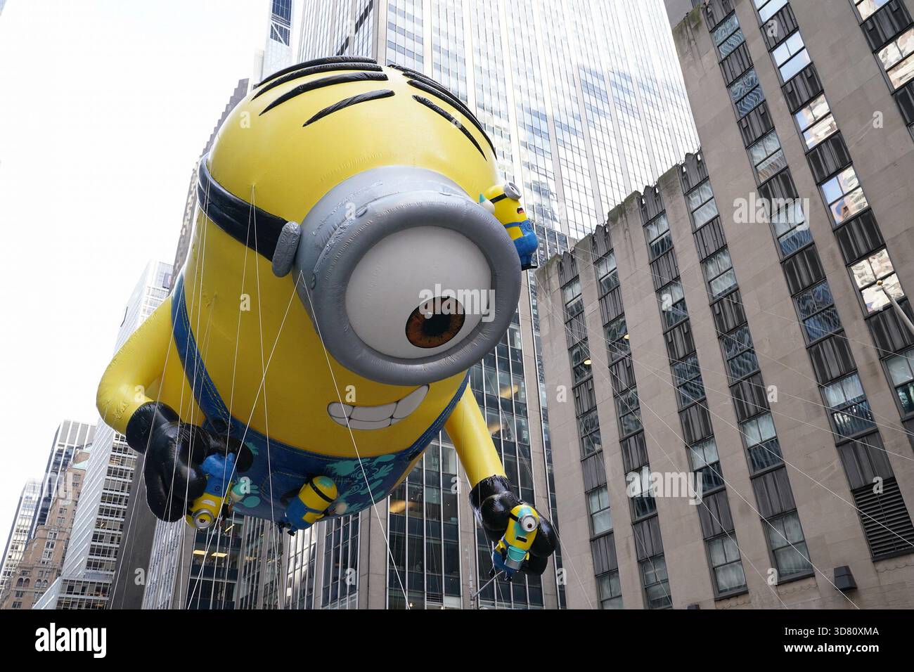 Stuart the Minion, Balloon out and about for Macy's Thanksgiving Day ...
