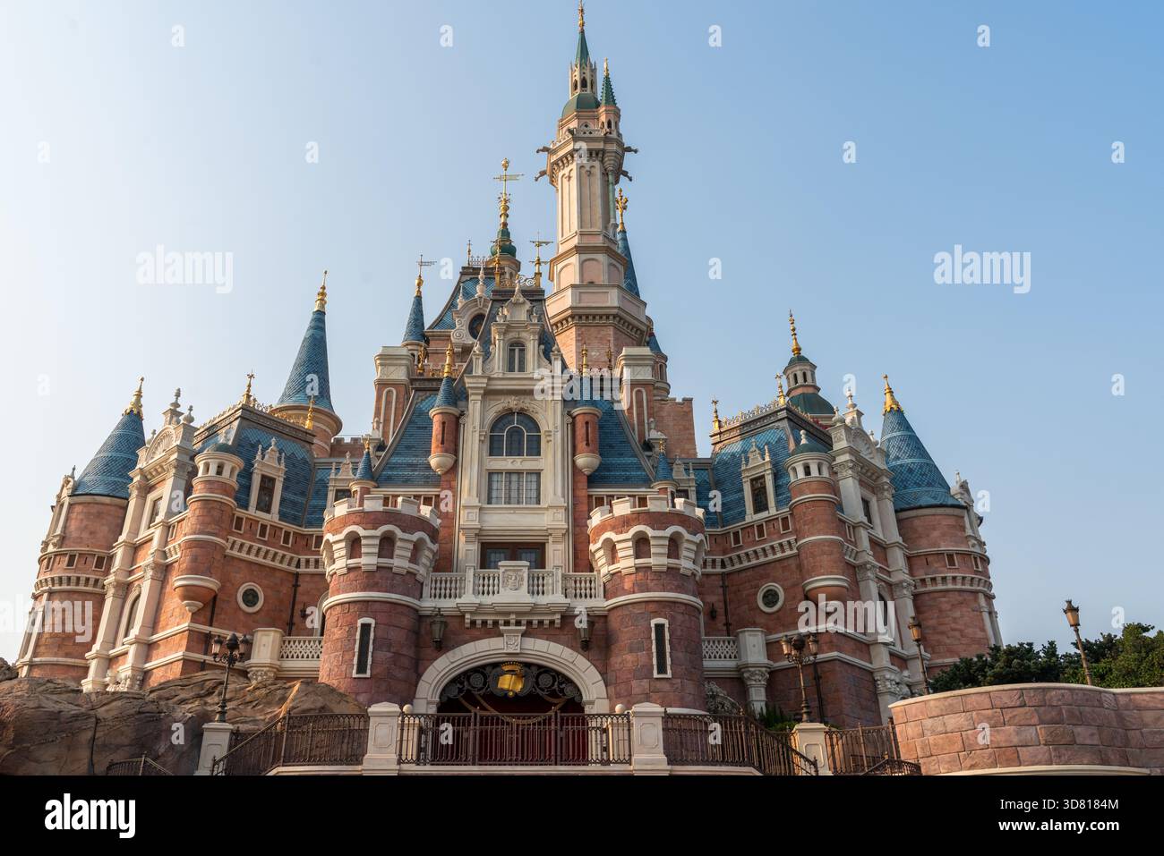 The Castle of Disneyland Shanghai Pudong Stock Photo - Alamy