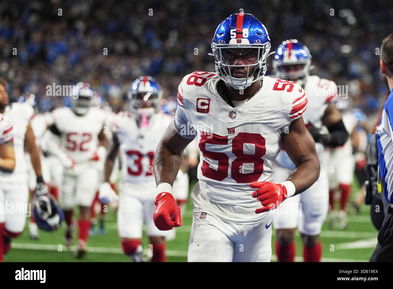 New York Giants linebacker Bobby Okereke runs off the field during an ...