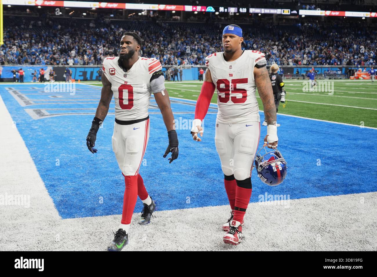 New York Giants linebacker Brian Burns, left, and defensive tackle Roy ...