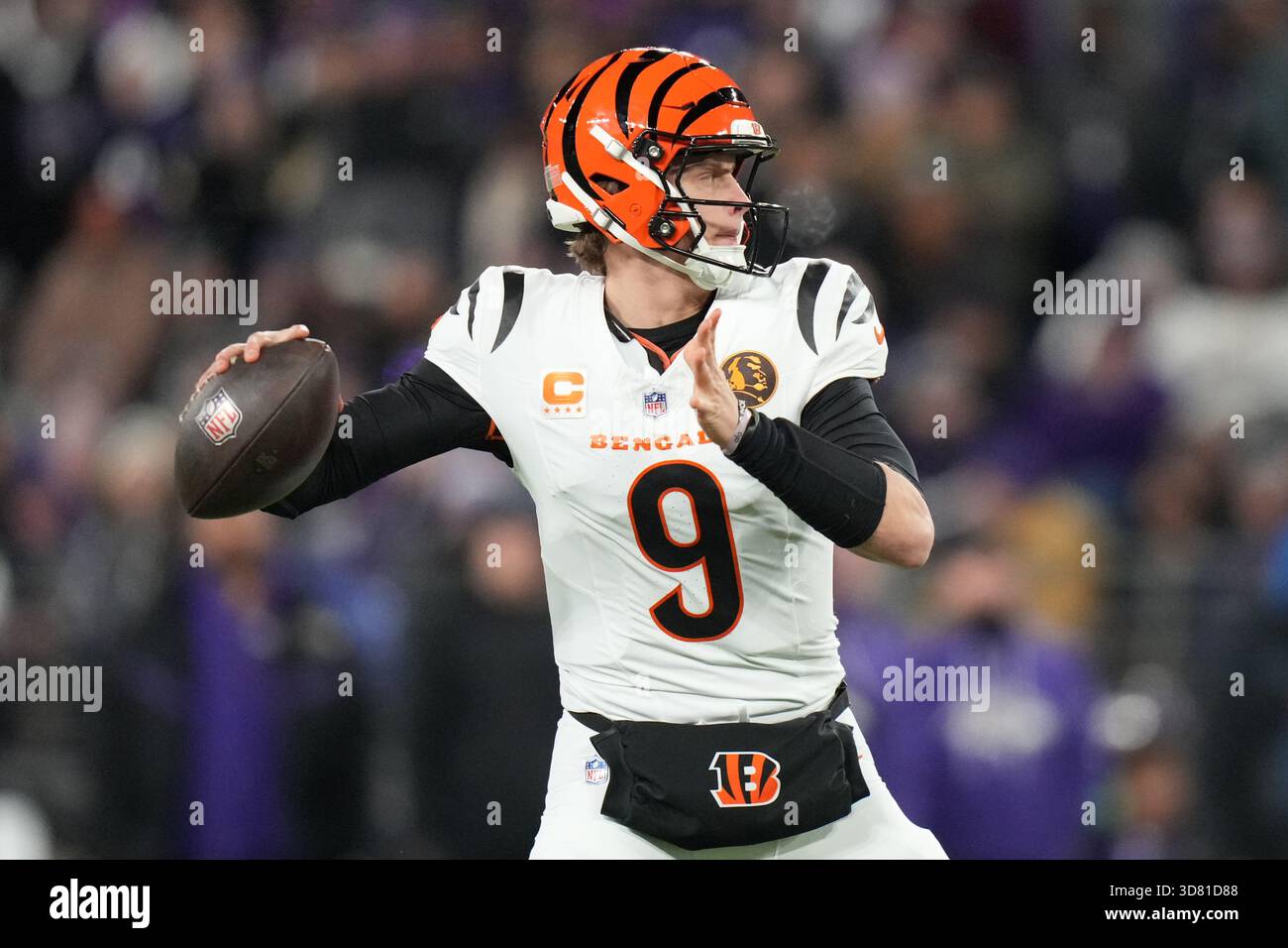 Cincinnati Bengals quarterback Joe Burrow throws a pass during the ...