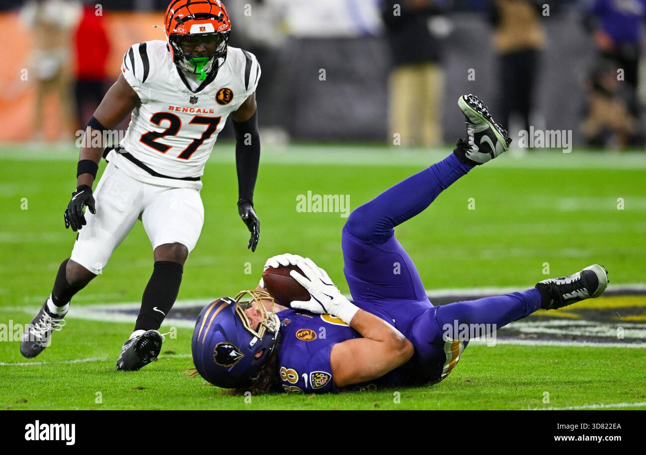Baltimore Ravens tight end Charlie Kolar (88) catches a first down pass ...