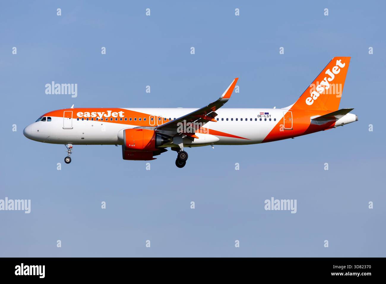An easyJet Europe Airbus 320 landing at Copenhagen Kastrup Airport ...