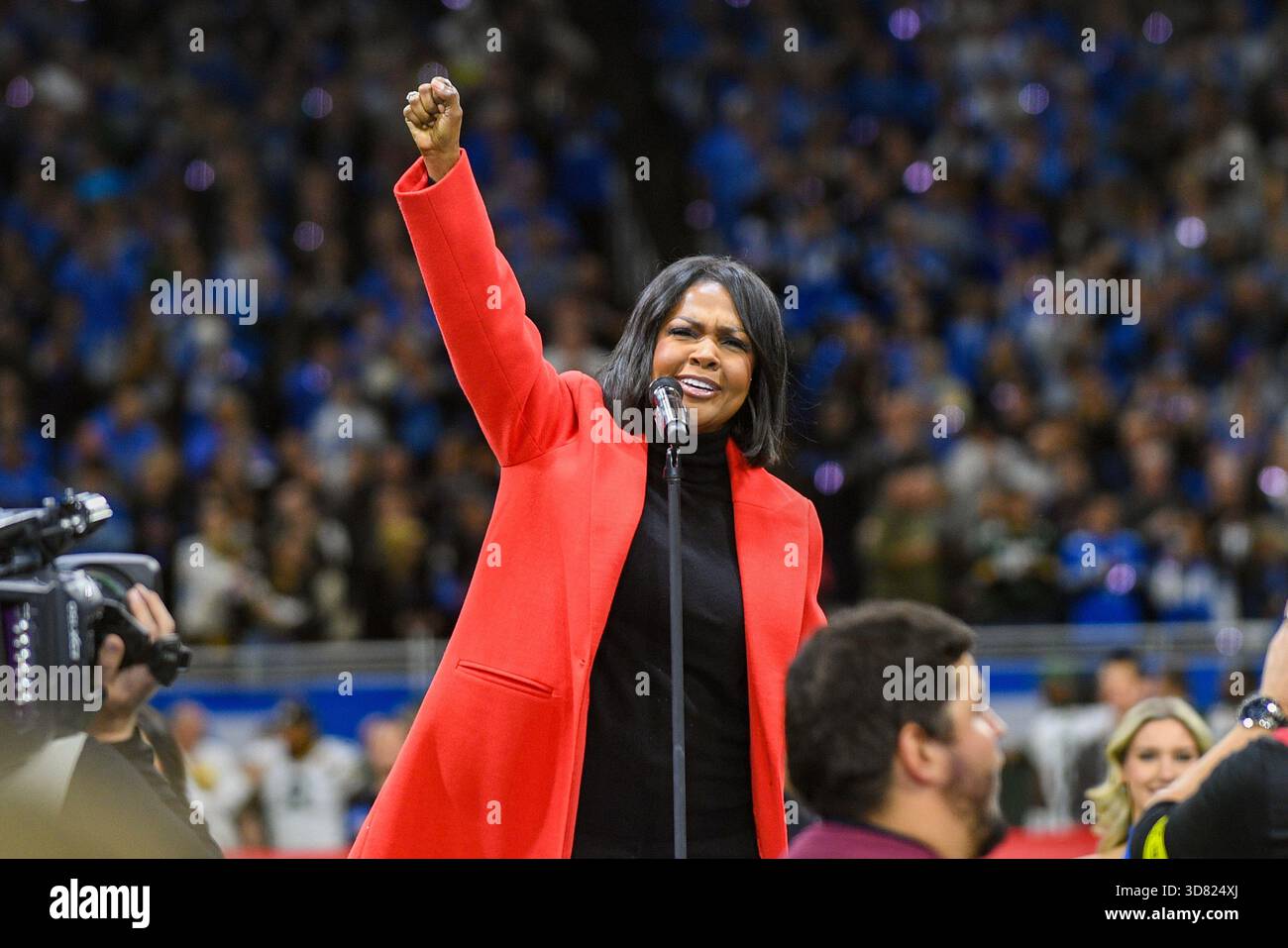 DETROIT, MICHIGAN - NOVEMBER 27: CeCe Winans performs the National ...