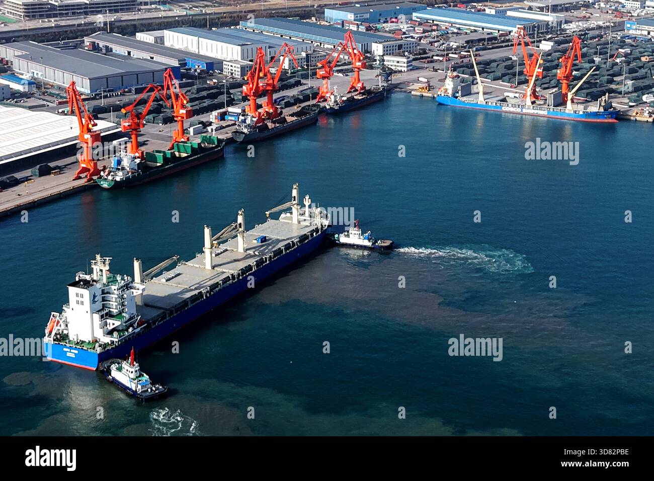 QINGDAO, CHINA - NOVEMBER 28, 2025 - A cargo ship carrying imported ...