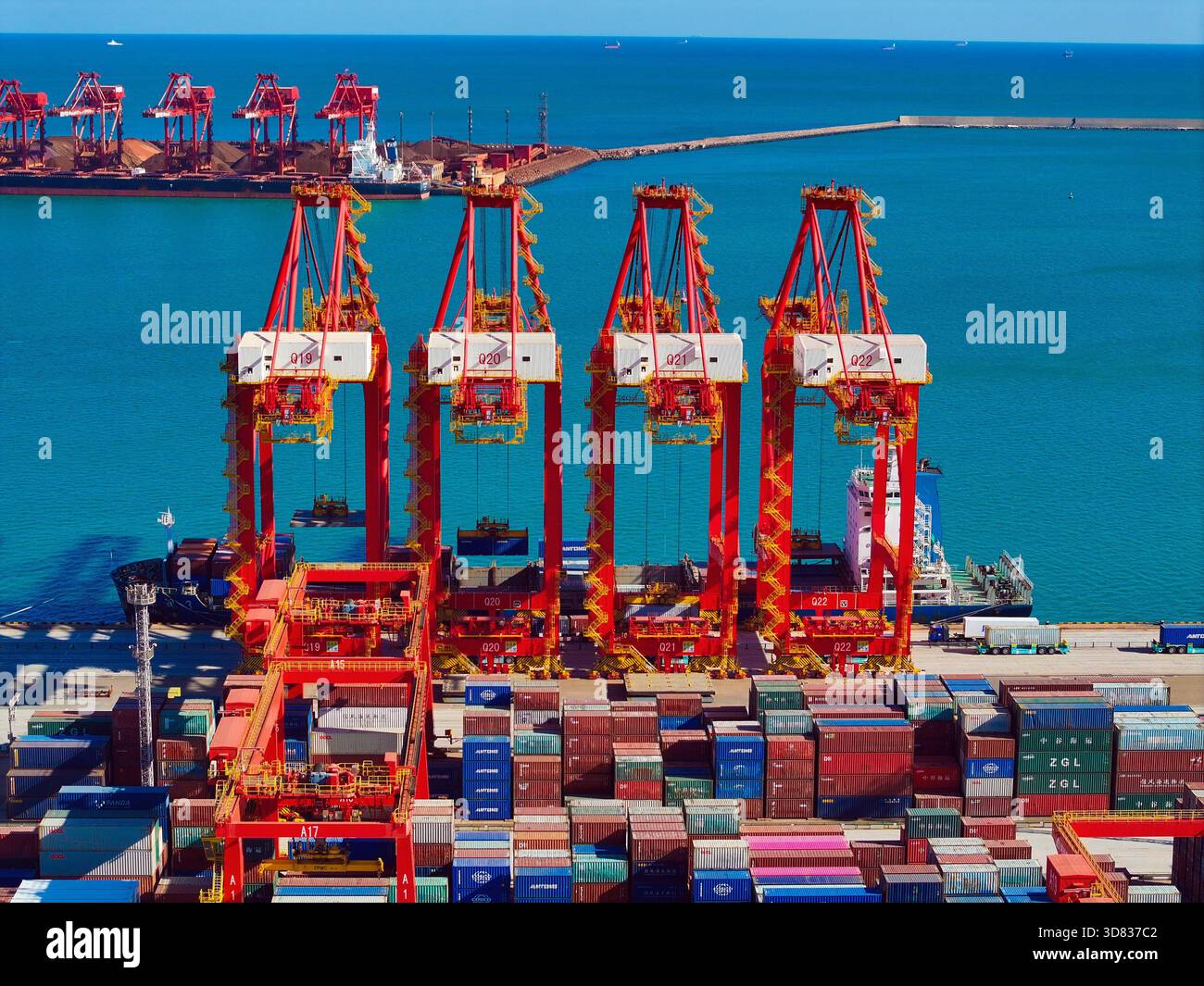 Aerial photo shows the container terminal of Rizhao Port, Rizhao City ...