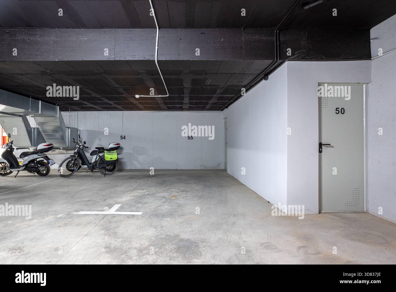 Basement storage area pipes hi-res stock photography and images - Alamy